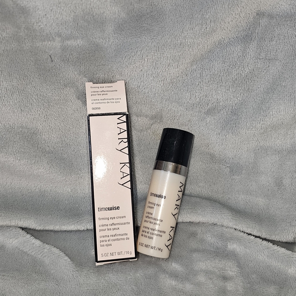 Mary Kay | Skincare | Mary Kay Black And Cream Makeup Set With Matte ...